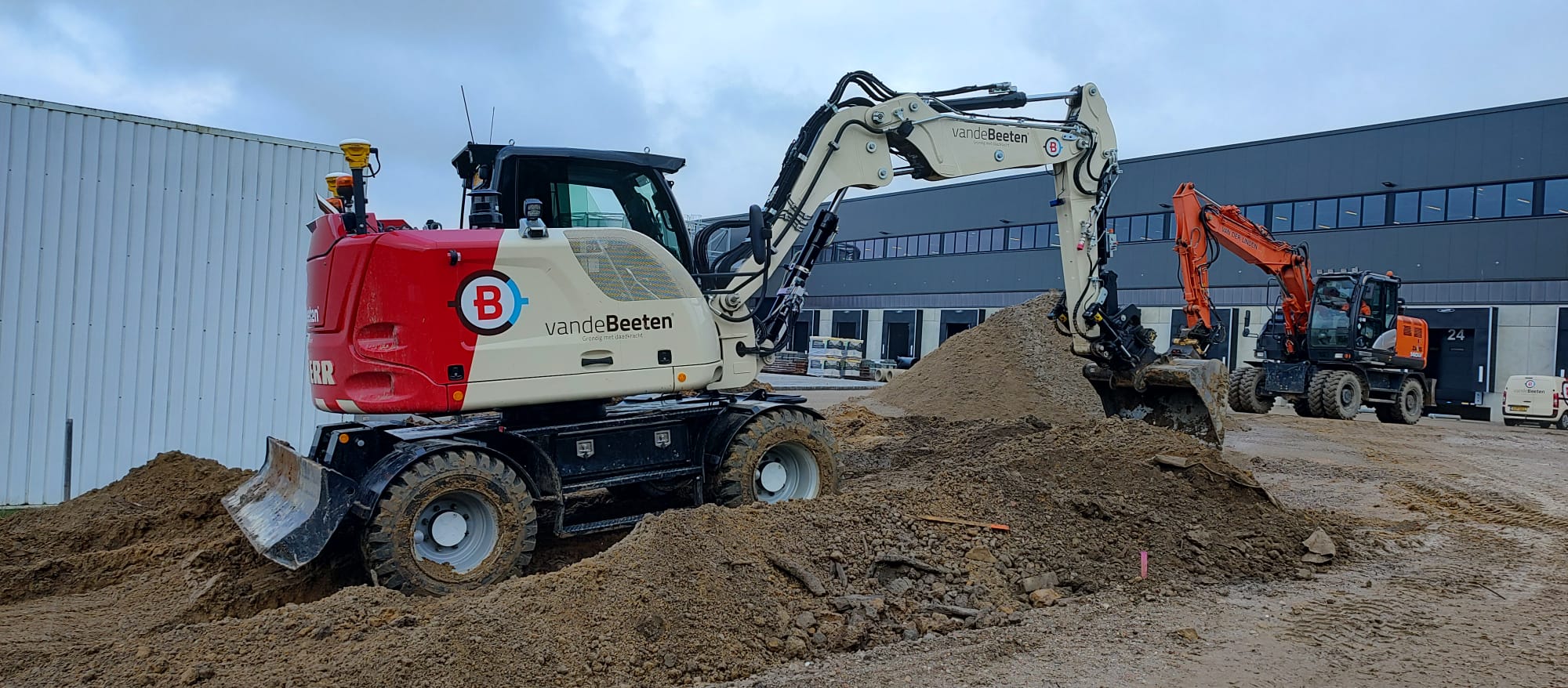 Mobiele graafmachine 10 ton - Van de Beeten